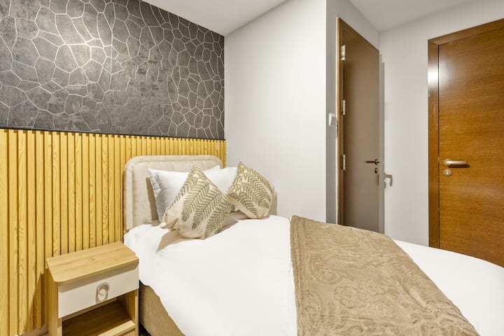 Desert Key Leading Apt in Gate Tower w/ Pool & Gym - Apartments for ...