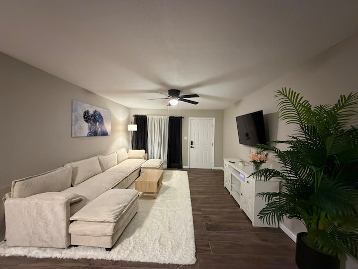 The Cozy Elm | Stylish 3br Near Downtown - Dewey, OK