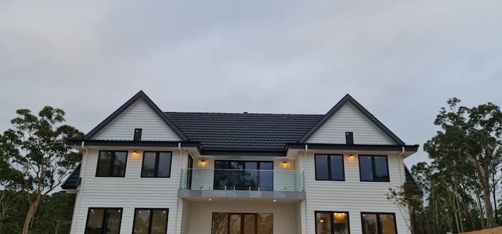 4 Bed-4 Bath Farm House In Heart Of Batemans Bay - Batemans Bay