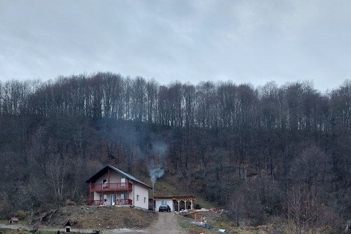 Mountain Whispers - Malaia