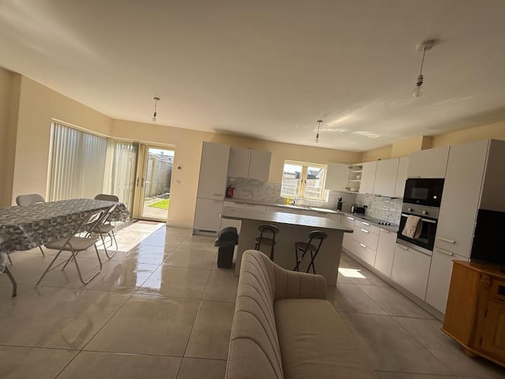 Edenderry Ideal For Working Crews. Sleep 6 - County Meath