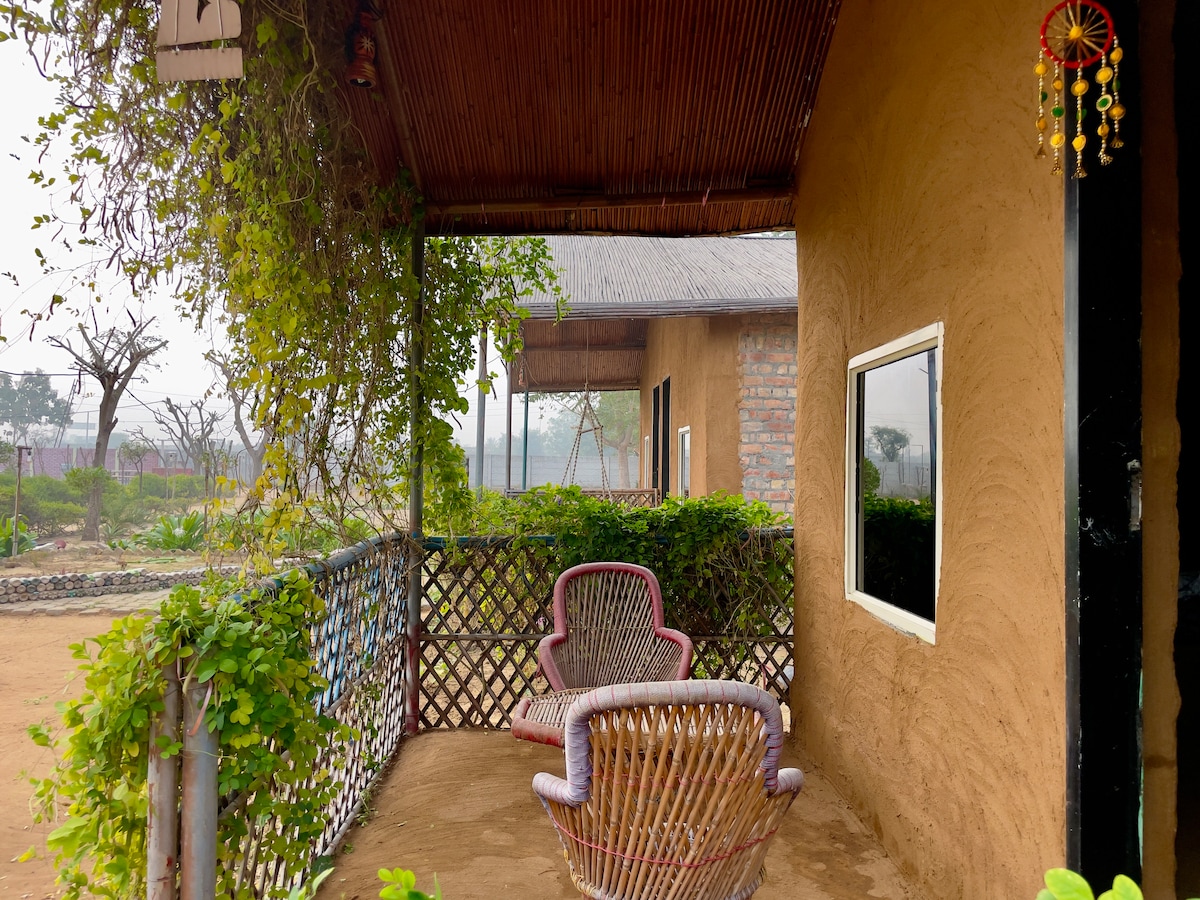 Granja en un pueblo desi con casa de barro | Belmore - Granjas en ...