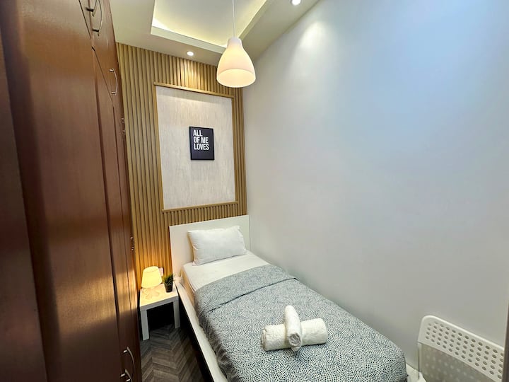 Partition Room In Tecom Near Metro - Dubai