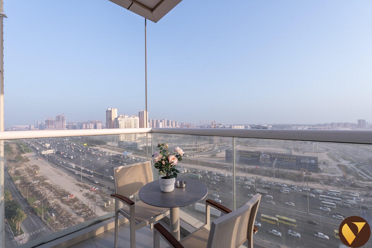 Vogue | Novotel JVT cerca del centro comercial Springs Souk ...