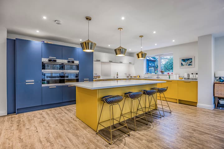 Gorgeous Family Home With Garden | Pass The Keys - Bosham