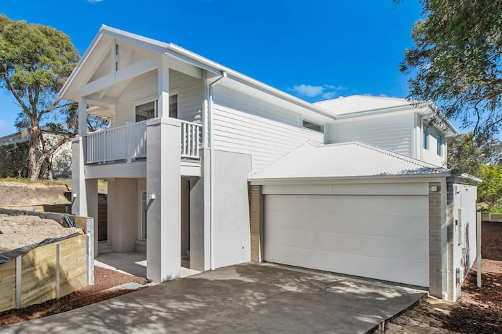 New 6 Bedroom Family Rye Home - Rye