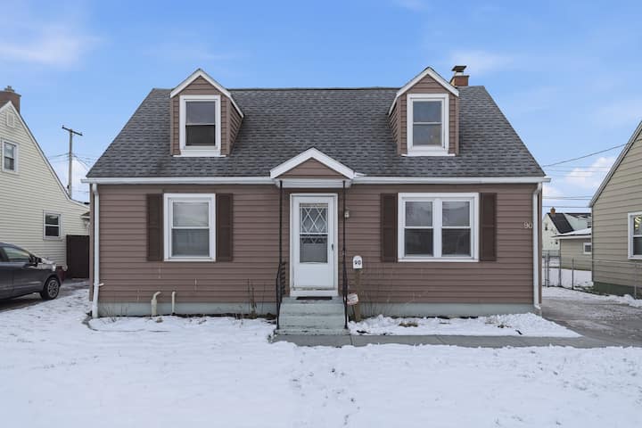 A Cozy 4 Bdrm Buffalo Home Close To Dt & Airport - East Aurora, NY