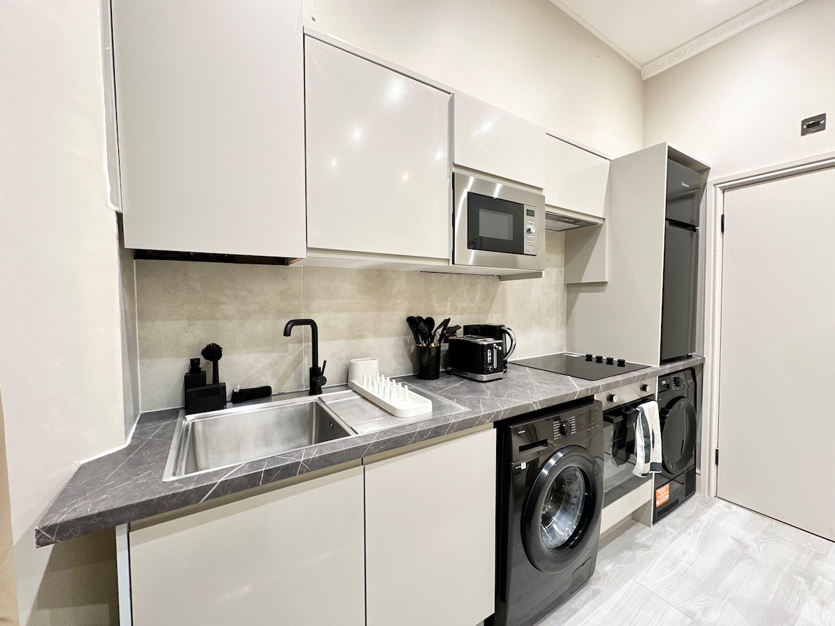 Refurbished Ground Floor Studio -Great City Access - Flats for Rent in ...