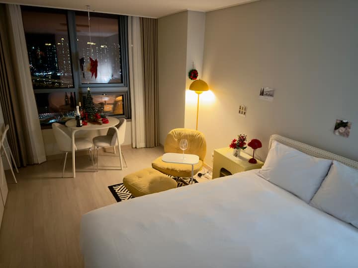 프리미엄 스테이/야경맛집/역도보5분/호텔침구/
"머무는 경험" 편안함 청결 감성 특별한공간 - Incheon