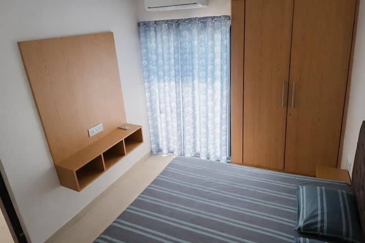 Serene 1bhk With Panoramic Views & Natural Light - Gwalior