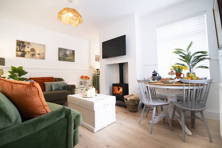 Charming House - 3 Br, Free Parking, Stamford - Stamford