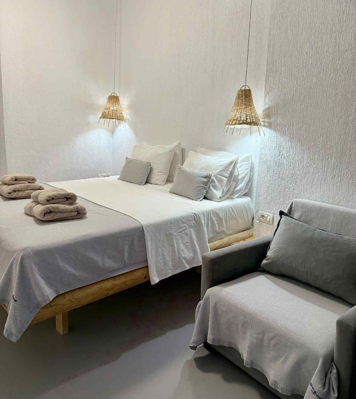 Geo & Art Hotel- Comfort Deluxe Room (No Sea View) - Dhërmi