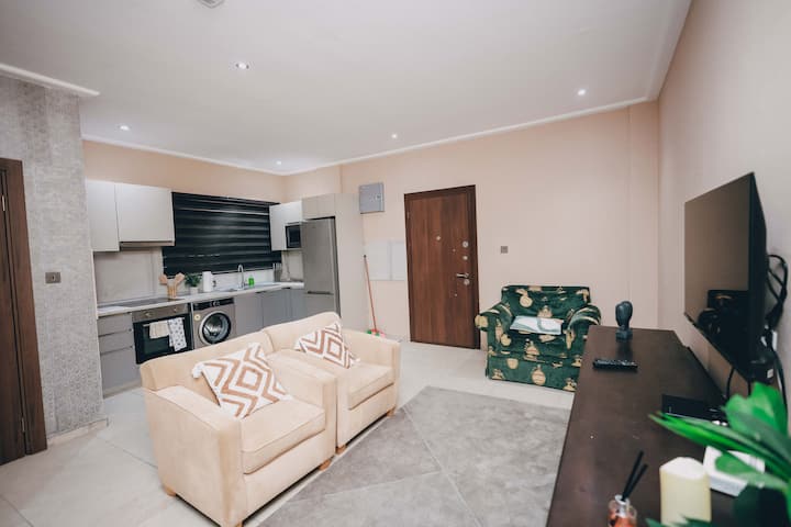 Modern 2br At Veron | Pool & Prime Location - Accra