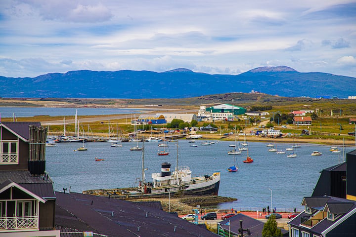 Hostel En El Centro De Ushuaia | Aventura Y Amigos - Ushuaia