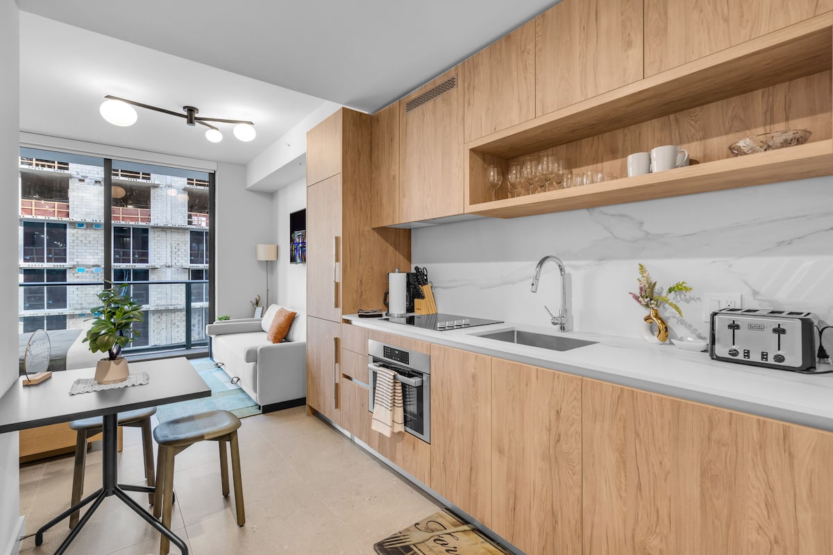 The Crosby Luxury Studio w Balcony & Rooftop Pool - Flats for Rent in ...