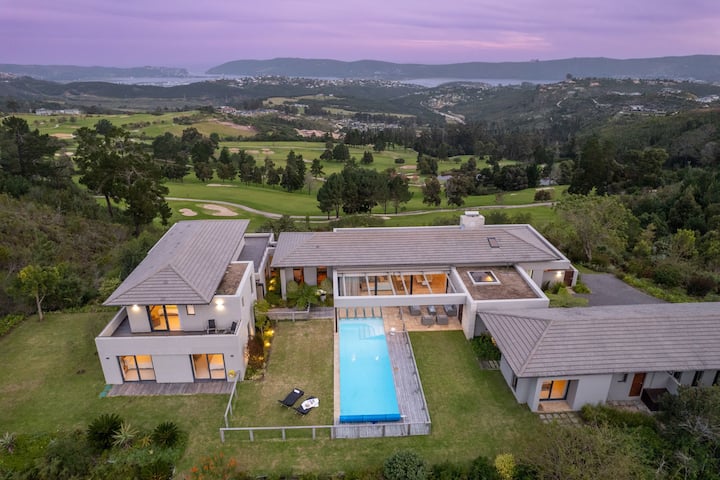 Luxury & Comfort. Modern Family Living In Pezula - Knysna