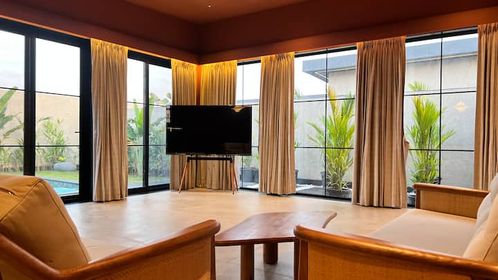 Luxury Retreat Near Mumbai 2bhk Bathtub & Pool - Ulhasnagar