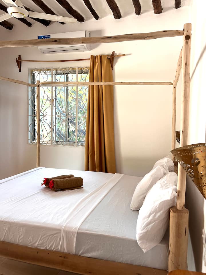 Deluxe Ensuite Double Room (Habari) - Poolside - Tanzanie