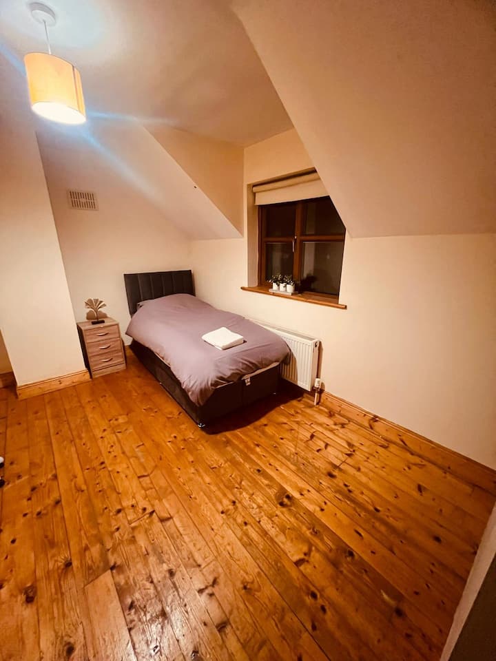 Perfect For Contractors Sleeps 6 Wexford, Parking - Wexford