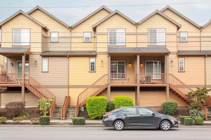 Spacious Townhome 5 Mins To Nike, 2 Mins To Costco - Beaverton, OR