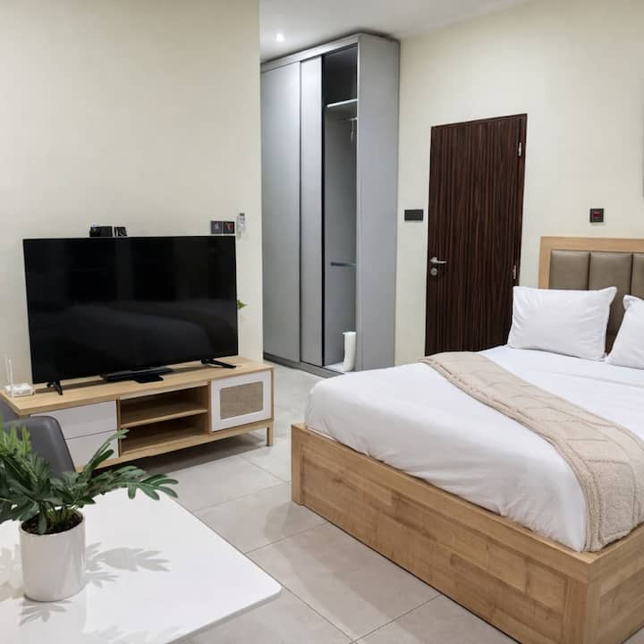 Elegant Veron Studio | Pool & City Comfort - Accra