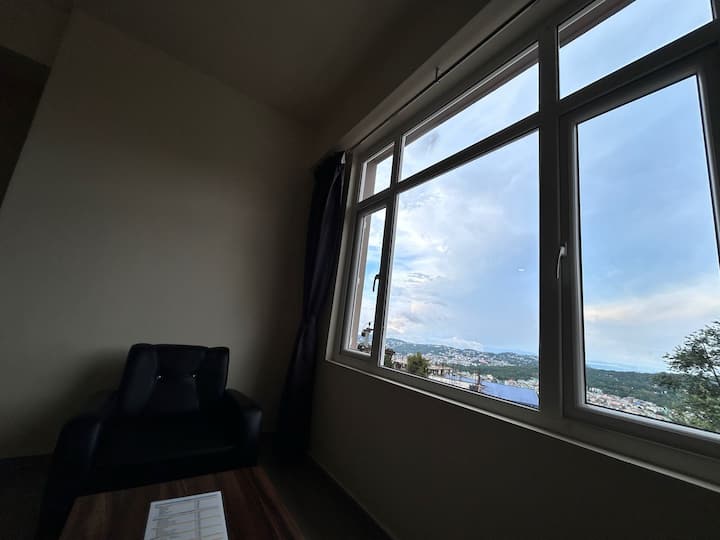 Spacious Shillong Retreat With Great Views - Shillong
