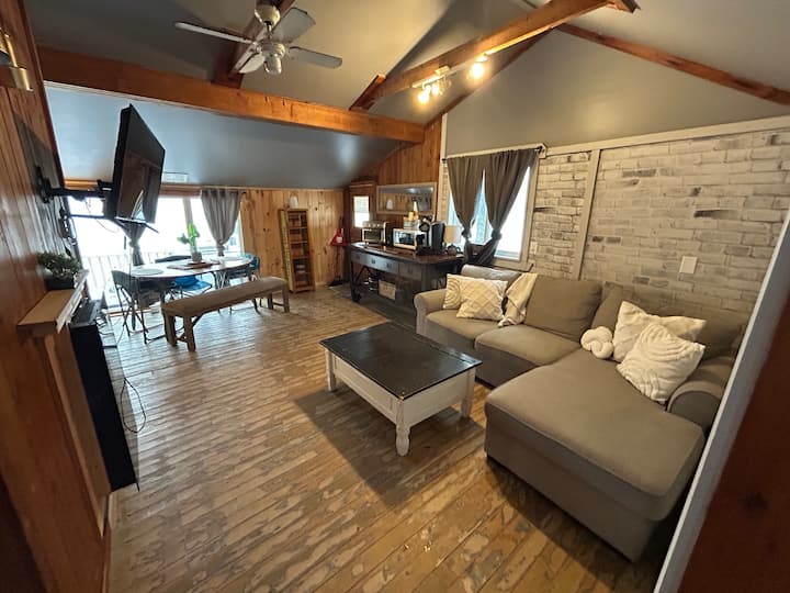 Captain's Cabin - Ontario 60