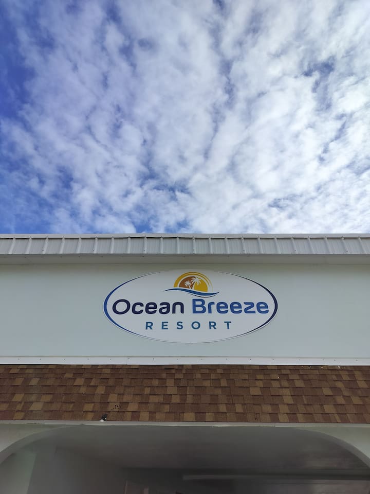 Luxuriously Renovated Hotel Room 1 King Suite #100 - Daytona Beach, FL