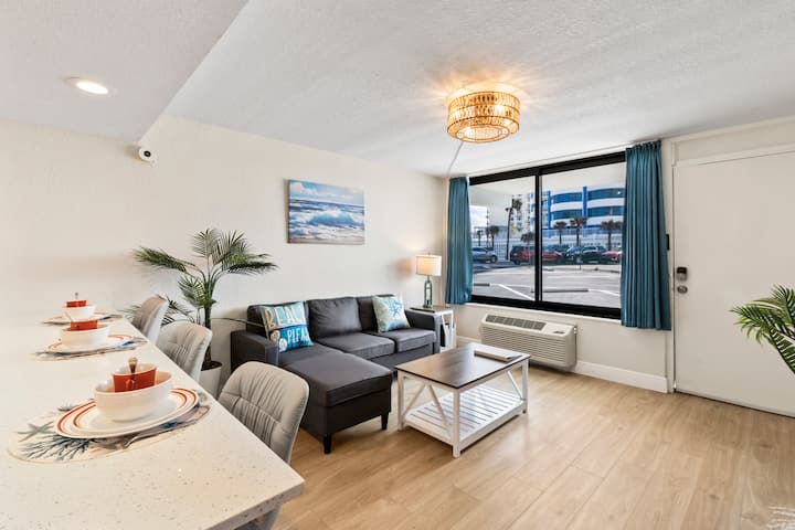 #201 2 Queen 2 Bath Boutique Suite | Pool + Beach - Daytona Beach