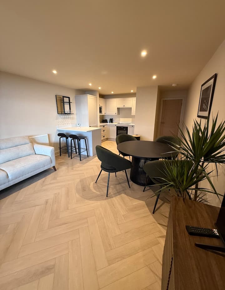 Stylish Coastal Retreat-walk To Beach-free Parking - The Mumbles