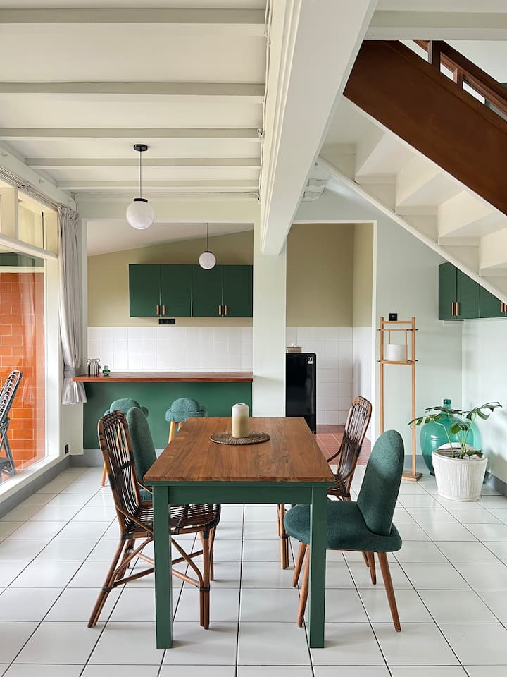 Mezzanine Home · Sunset View · Private Garden - Bandung