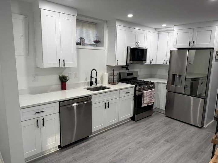 Work-friendly, Spacious Fully Equipped Basement - Marietta, GA