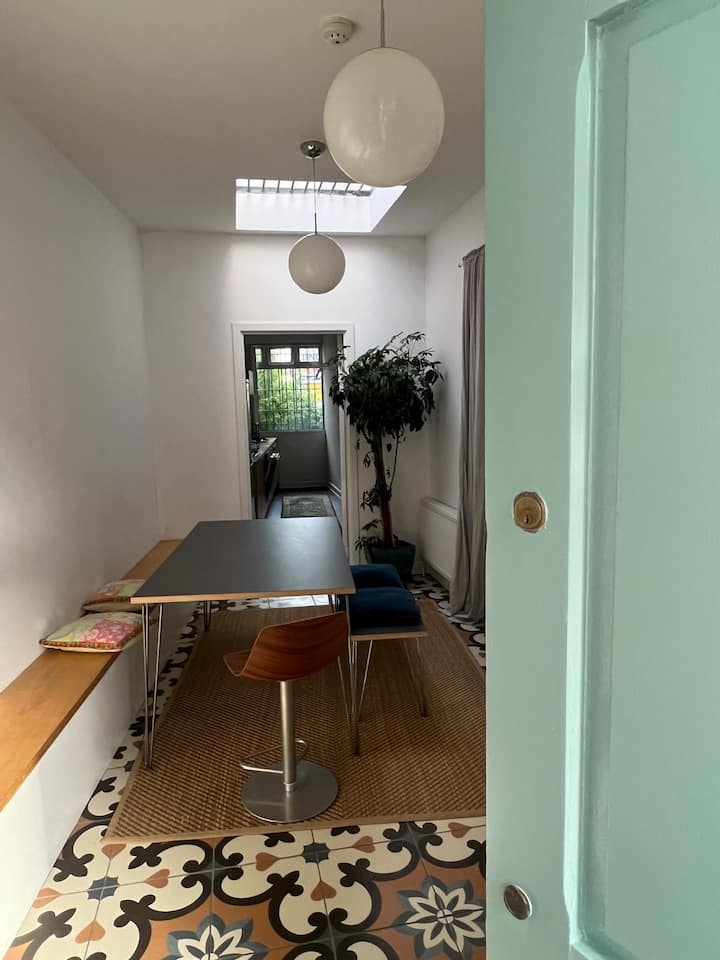 Beautiful Large Private Studio In Georgian Home - Dublin