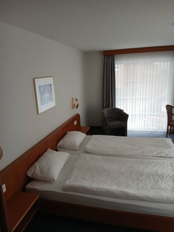 Glacier View Twin Room, En-suite, Microwave, Wifi - Saas Fee