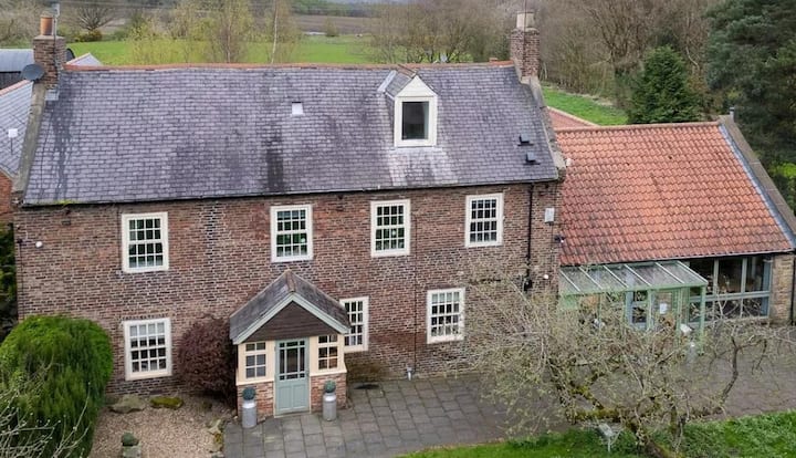 The Farmhouse - Newcastle Hot Tub Sleeps 18ppl - Northumberland