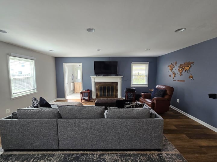 Modern & Spacious Home In Fairfax - Fairfax, VA