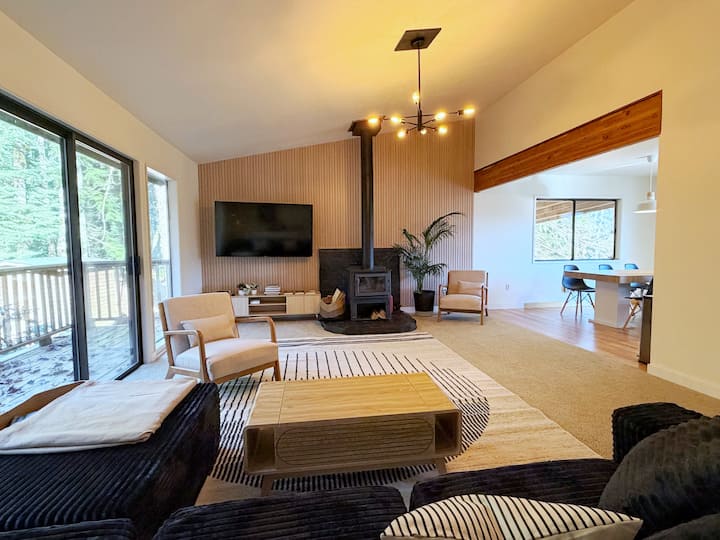 The Hoodhaus Modern Secluded Forest Stay W Hot Tub - Oregon