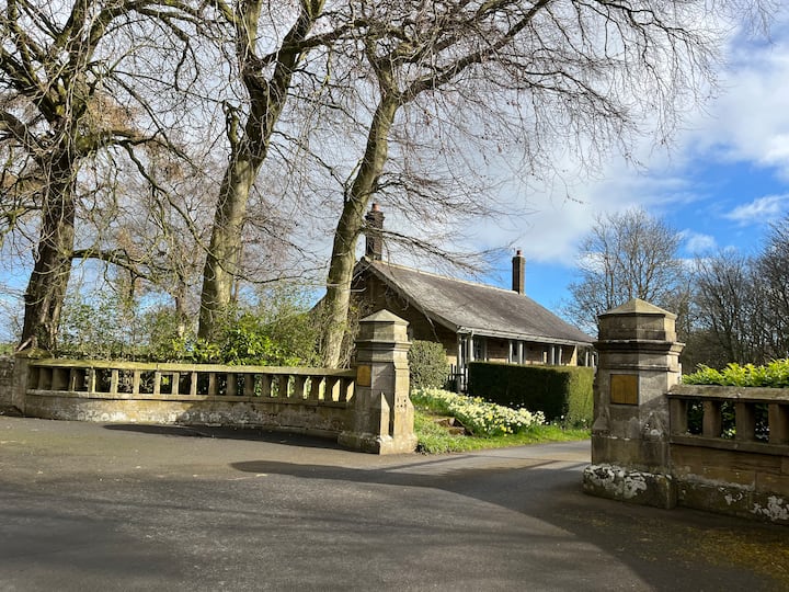 Charlton Hall Gatehouse West Lodge - Alnwick