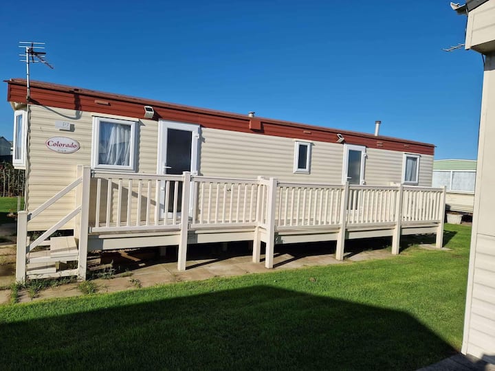 Cozy Caravan • Close To Fantasy Island • N16 - Anderby Creek