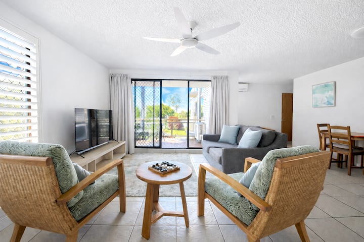 Surf Chalet Luxe Beachside Apartment Alex Headland - Mooloolaba