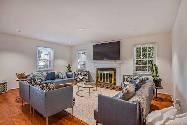 Cozy 4-br Retreat:private Backyard, Gazebo & Grill - Fairfax, VA