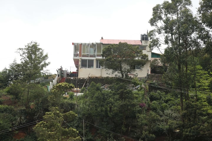 Mountain And Valley Views From Every Large Window - Mettupalayam