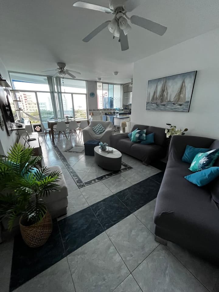 Amplio Y Cómodo Departamento En Tonsupa - Atacames