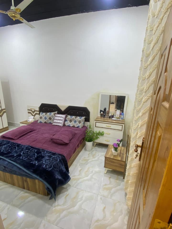 Apaartment In Najaf With Bedroom And Sitting Room - Iraq