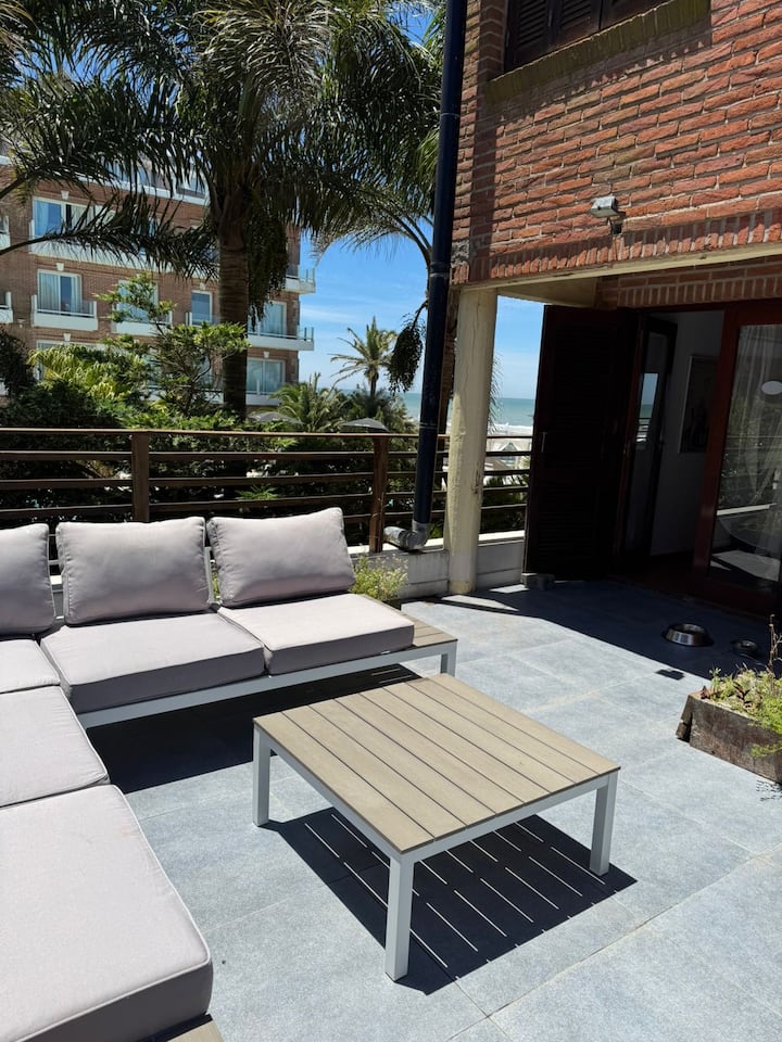 Amplia Casa Frente Al Mar - Argentina