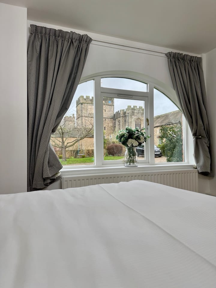 Castle View Cottage @ Snape Castle Mews - Bedale