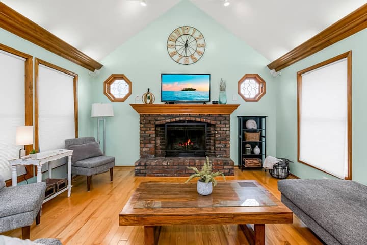 Beach Theme Cozy Family Fav/4bdrm2king Sleeps 12 - Kansas City