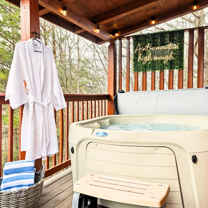 Cozy Cabin | Hot Tub, Game Room & Fireplace - Gatlinburg, TN