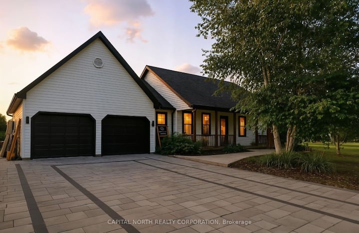 House That Has A Great Indoor & Outdoor Space - Burlington