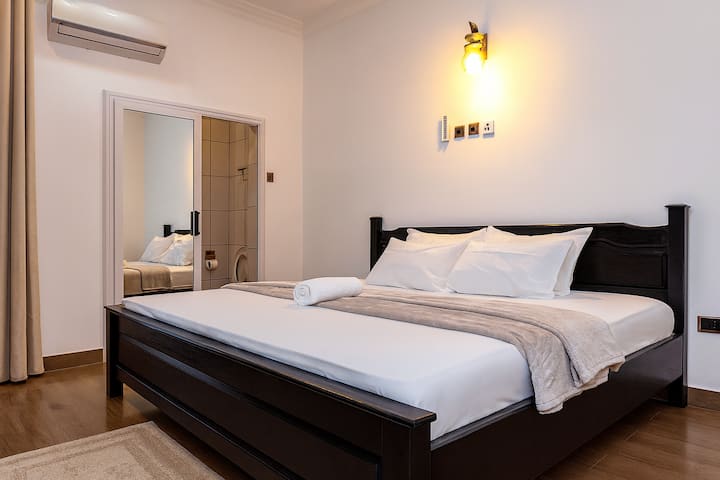 Chic & Cozy Modern Apartment - Accra